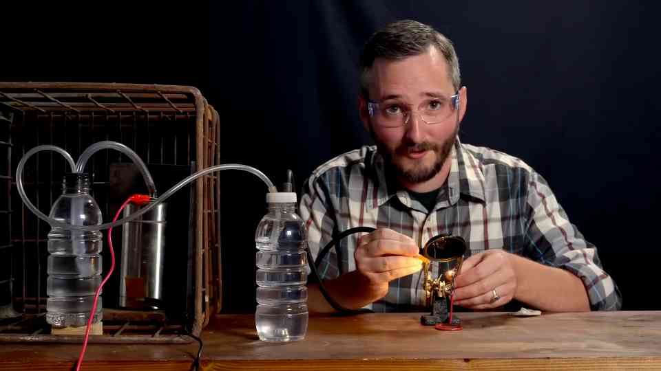 DIY Oxy Hydrogen Torch Using Water Electrolysis