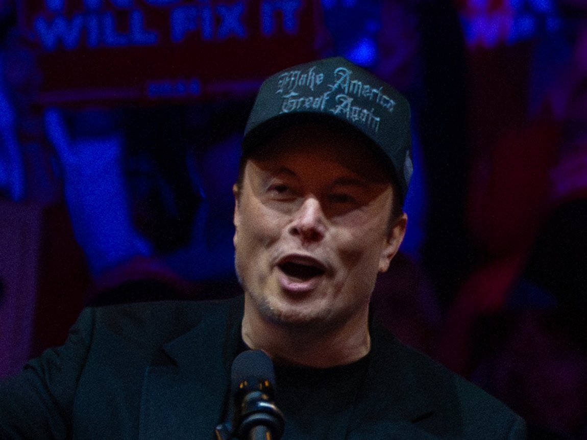 Elon Musk paid "2.5 million dollars" for child number 14