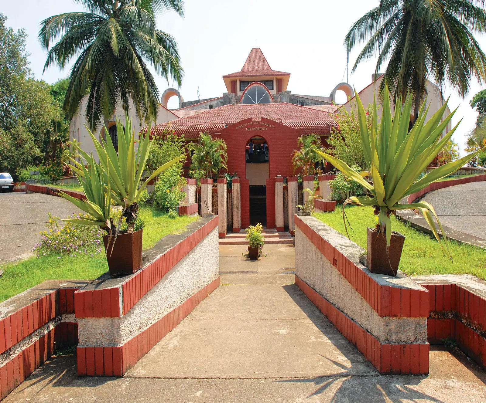 Ex-high court judge to head Goa University paper leak probe panel after ...