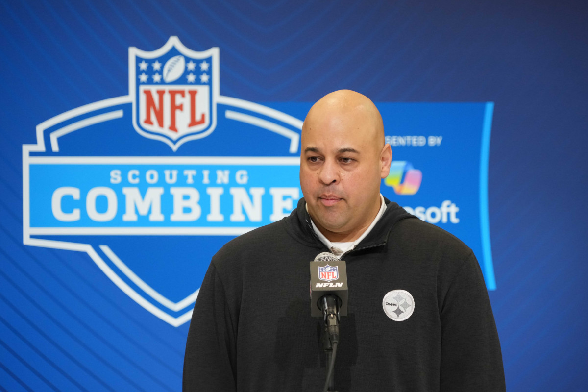 Steelers May Be Eyeing Surprise First-Round QB Who's Flying Up Draft Boards