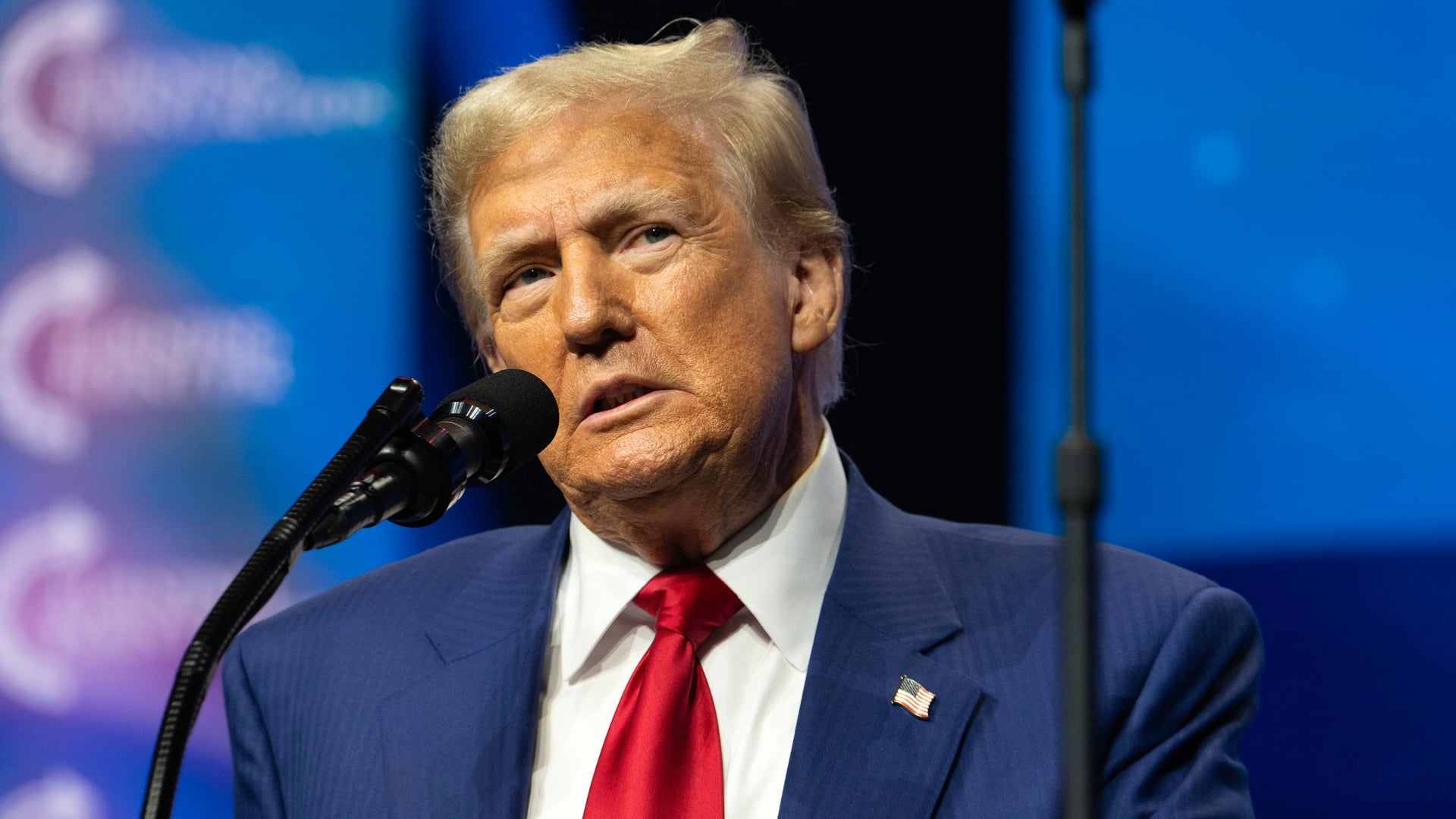 Trump Supprime L'Interdiction De La Ségrégation Dans Les Contrats Publics