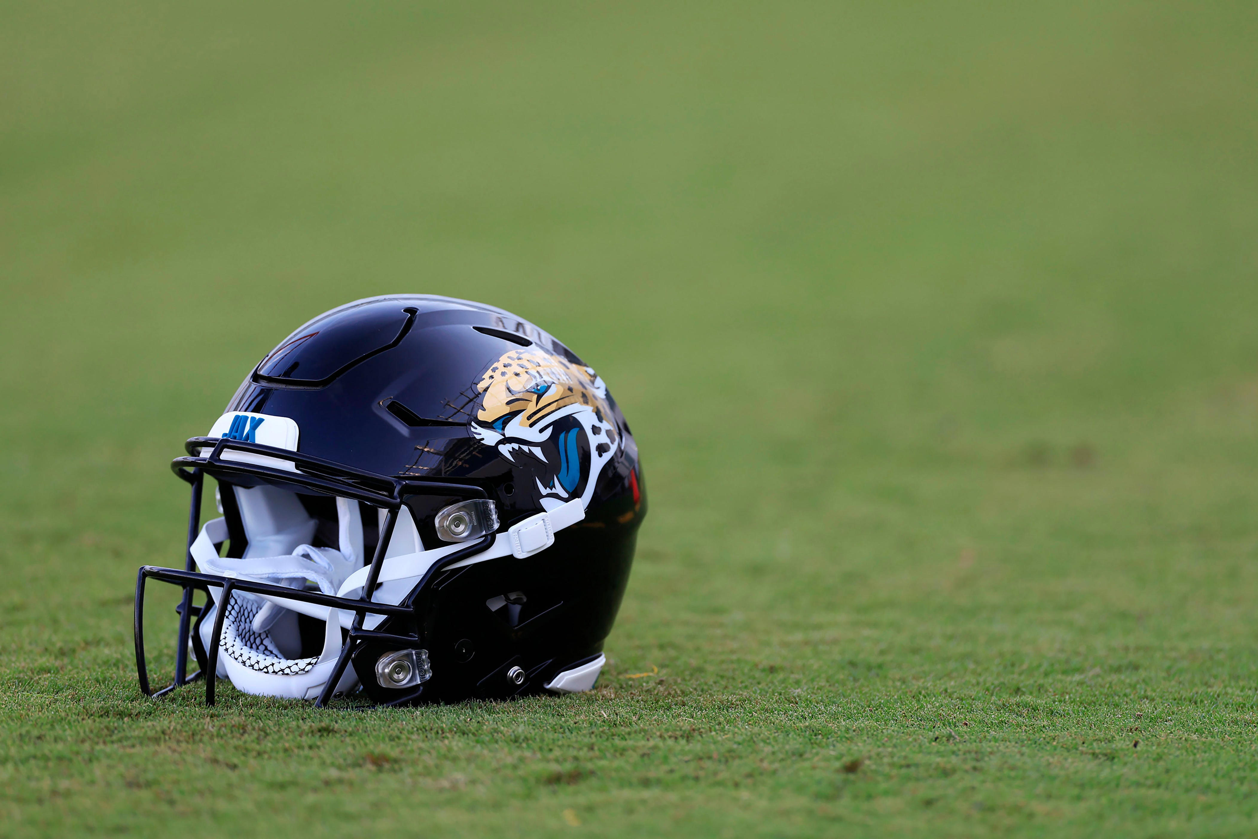 Jaguars' DE Travon Walker exits Week 11 game vs. Chargers with injury