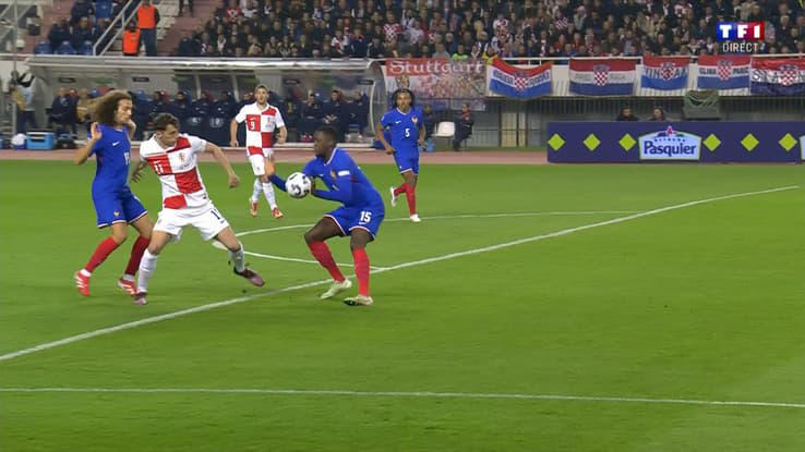 Croatie-France: le penalty stoppé par Maignan après les boulettes de ...