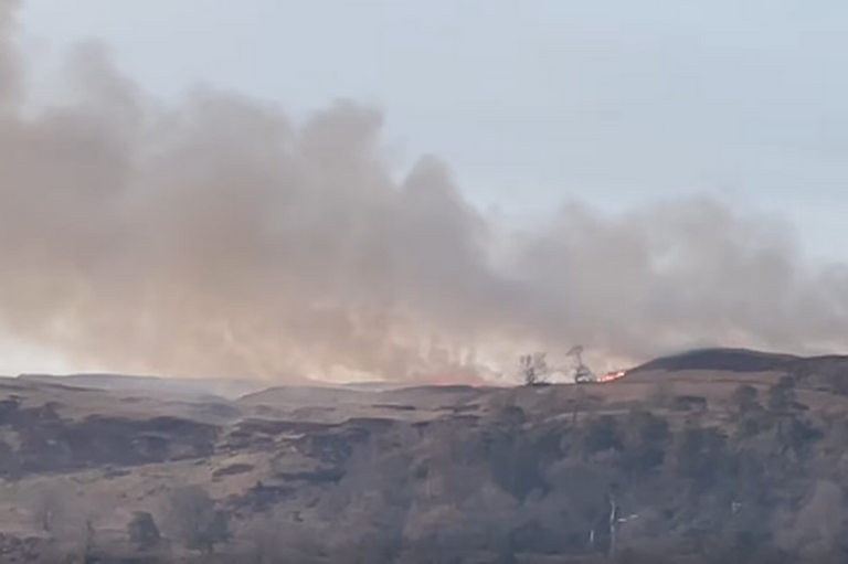 Huge wildfire breaks out on scenic Kilpatrick Hills overlooking Glasgow