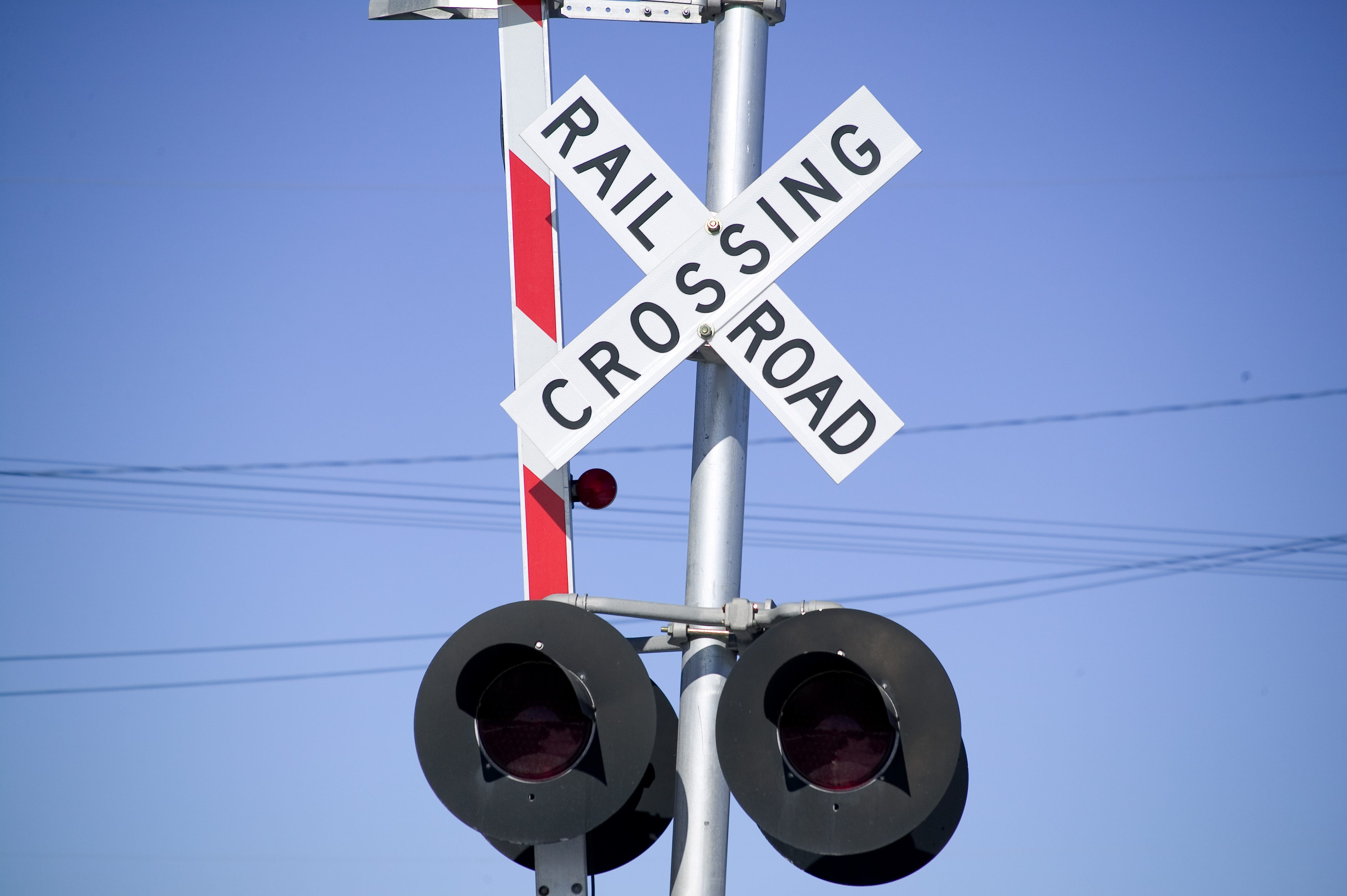 What to do if your car is stuck on railroad tracks in Florida?