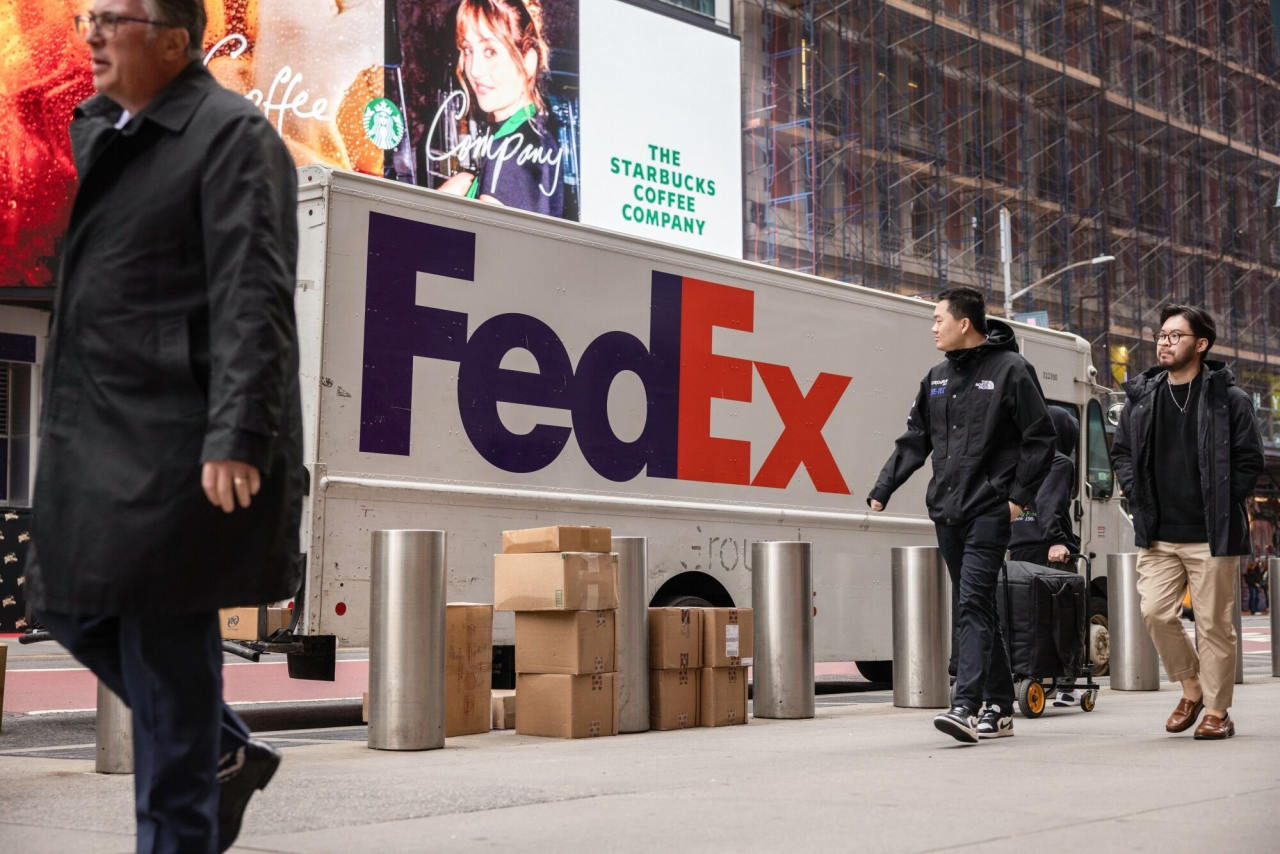 FedEx Cuts Outlook, Despite Higher Profit, Sales