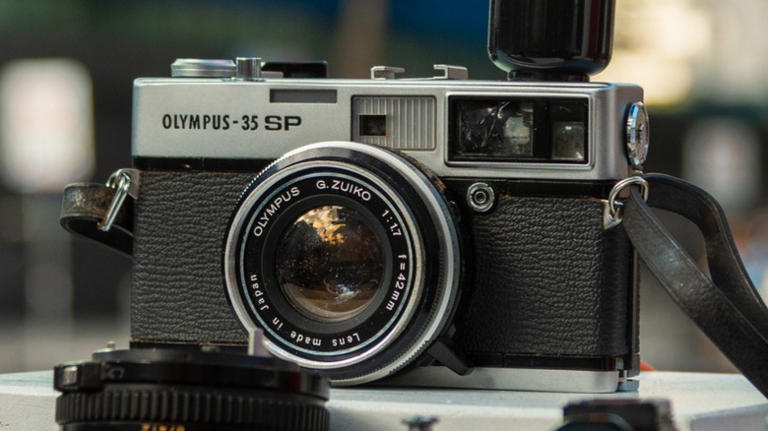 5 Cheap Film Cameras That Are Great For Beginners