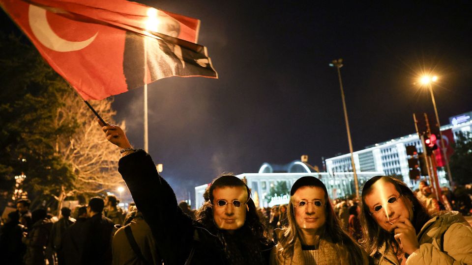 Thousands of Turkish protesters defy ban over Istanbul mayor’s detention