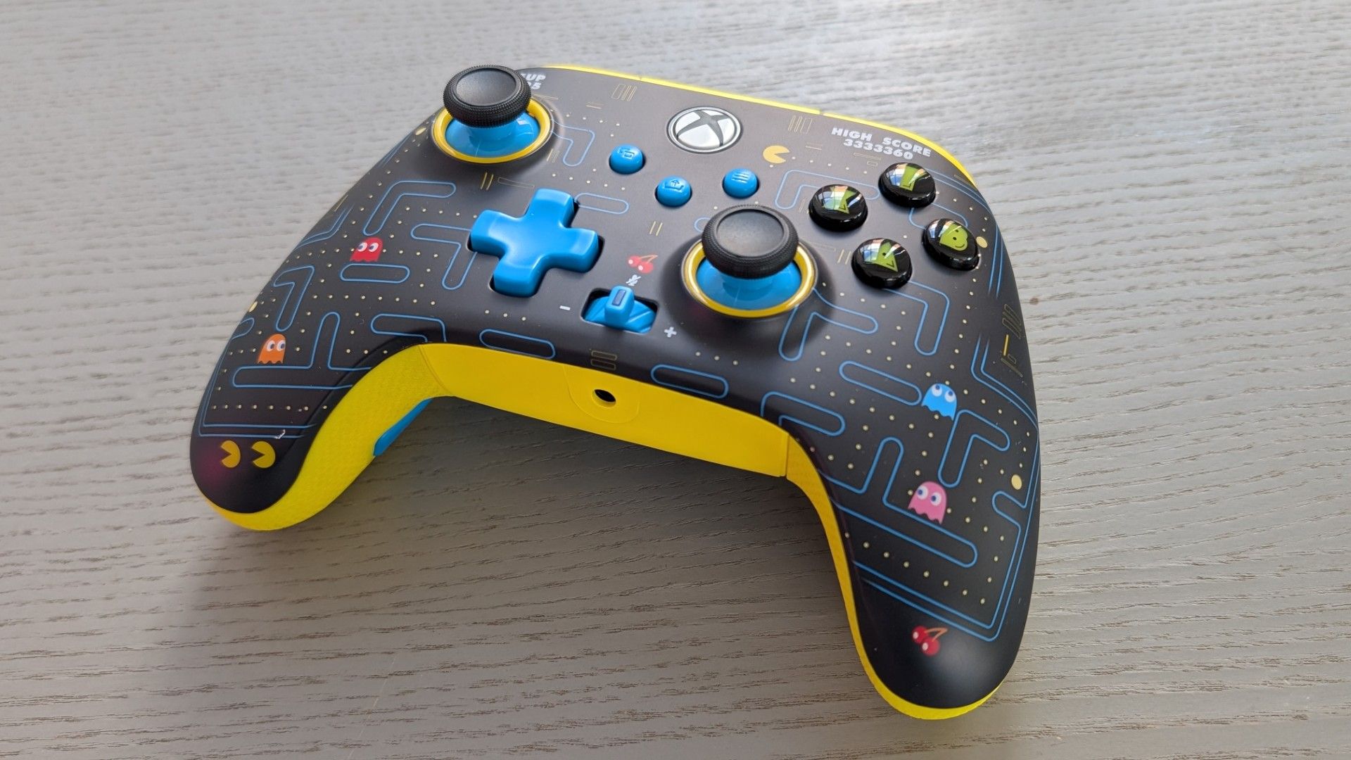First look at the new 'glow-in-the-dark' Pac-Man Xbox controller