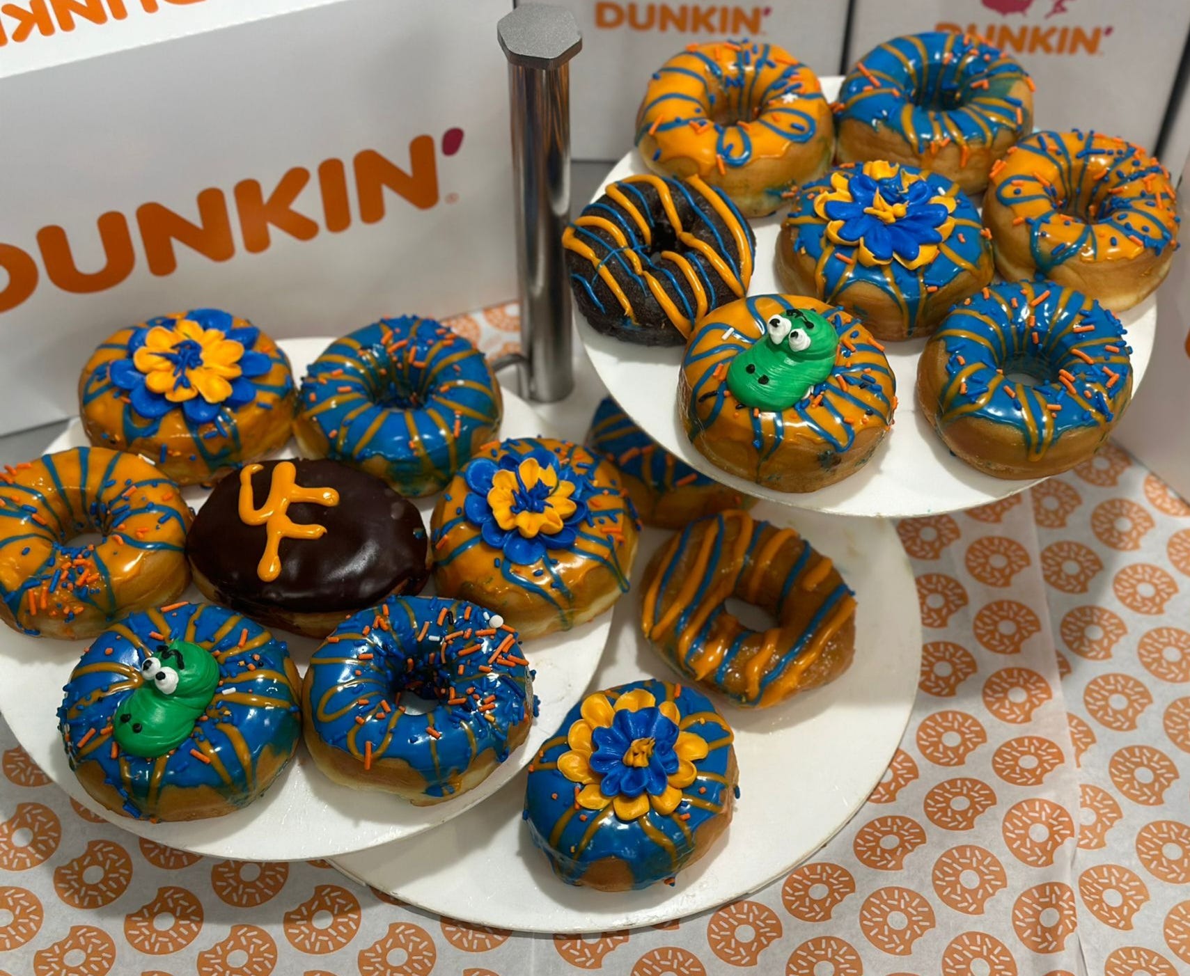 This Dunkin' selling orange and blue doughnuts to celebrate Florida ...