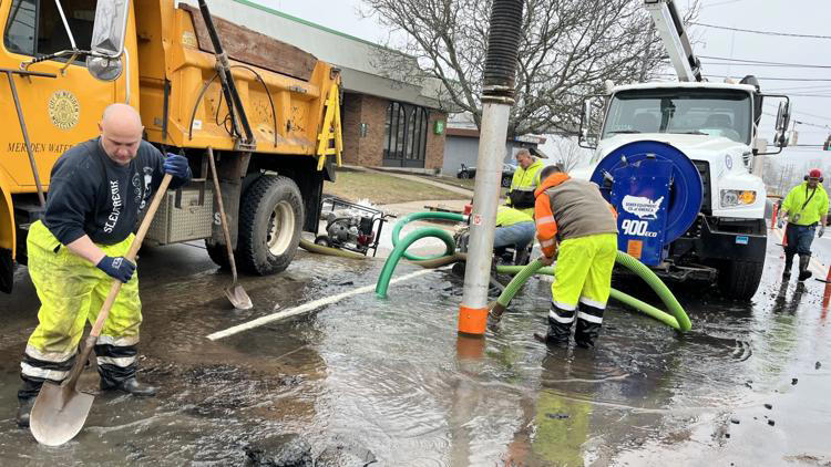 Crews clean up water main break in Meriden