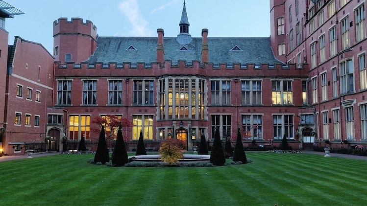 Sheffield Scholarship 2025: £2,000 award open for top achievers in ...