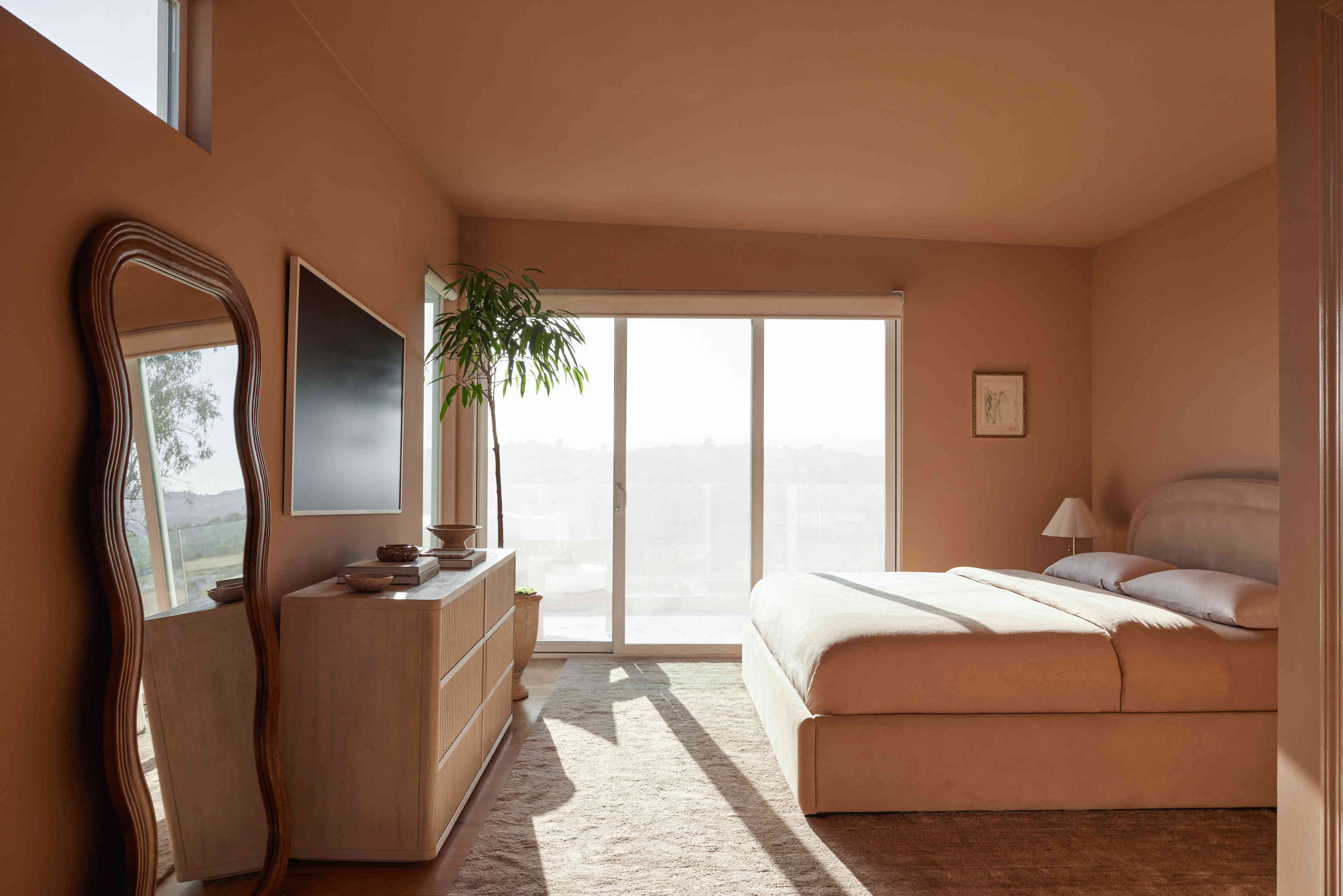 Singer Este Haim's Color-Drenched Bedroom Is the Trend We Can't Get ...