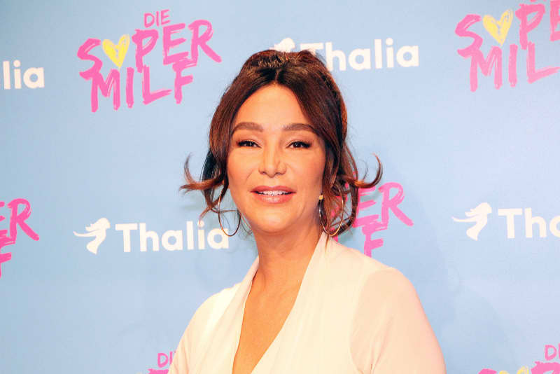 "Hammer, steht dir": Verona Pooth in Leder und Mini-Kleidern