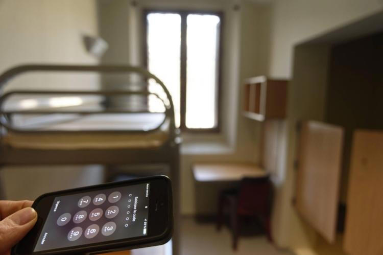 Le détenu terroriste se filmait sur TikTok, un gardien de prison tombe ...