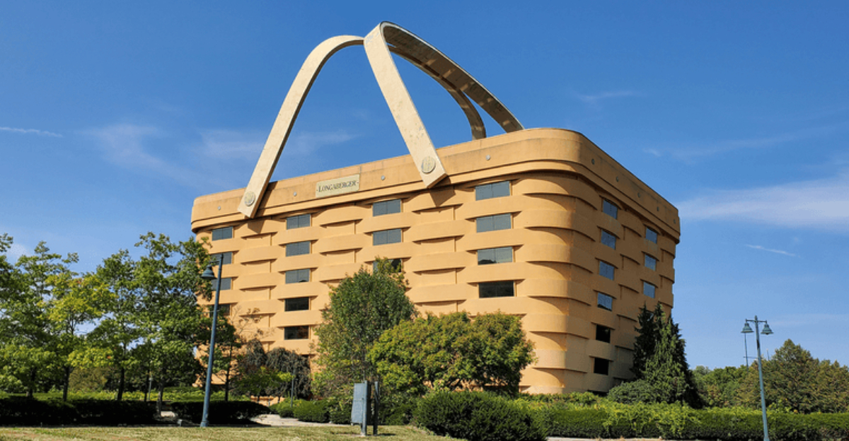 32 Must-See Old Roadside Attractions in the U.S.