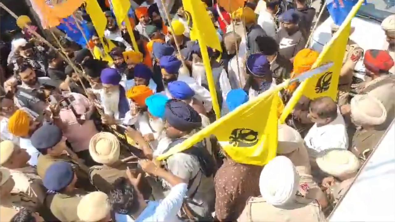 Police stop supporters of Sikh militant in India