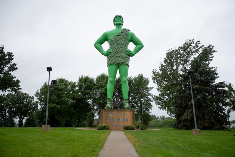 32 Must-See Old Roadside Attractions in the U.S.