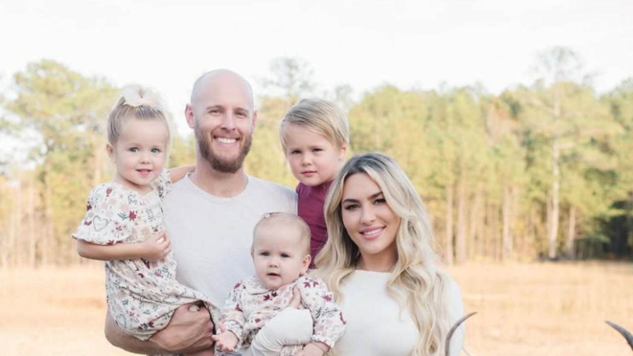 Zack Wheeler's wife Dominique captures sweet moment of their kids ...