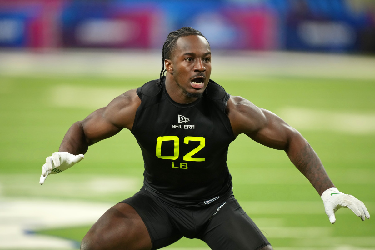 Patriots Meet With Oregon Linebacker at Pro Day