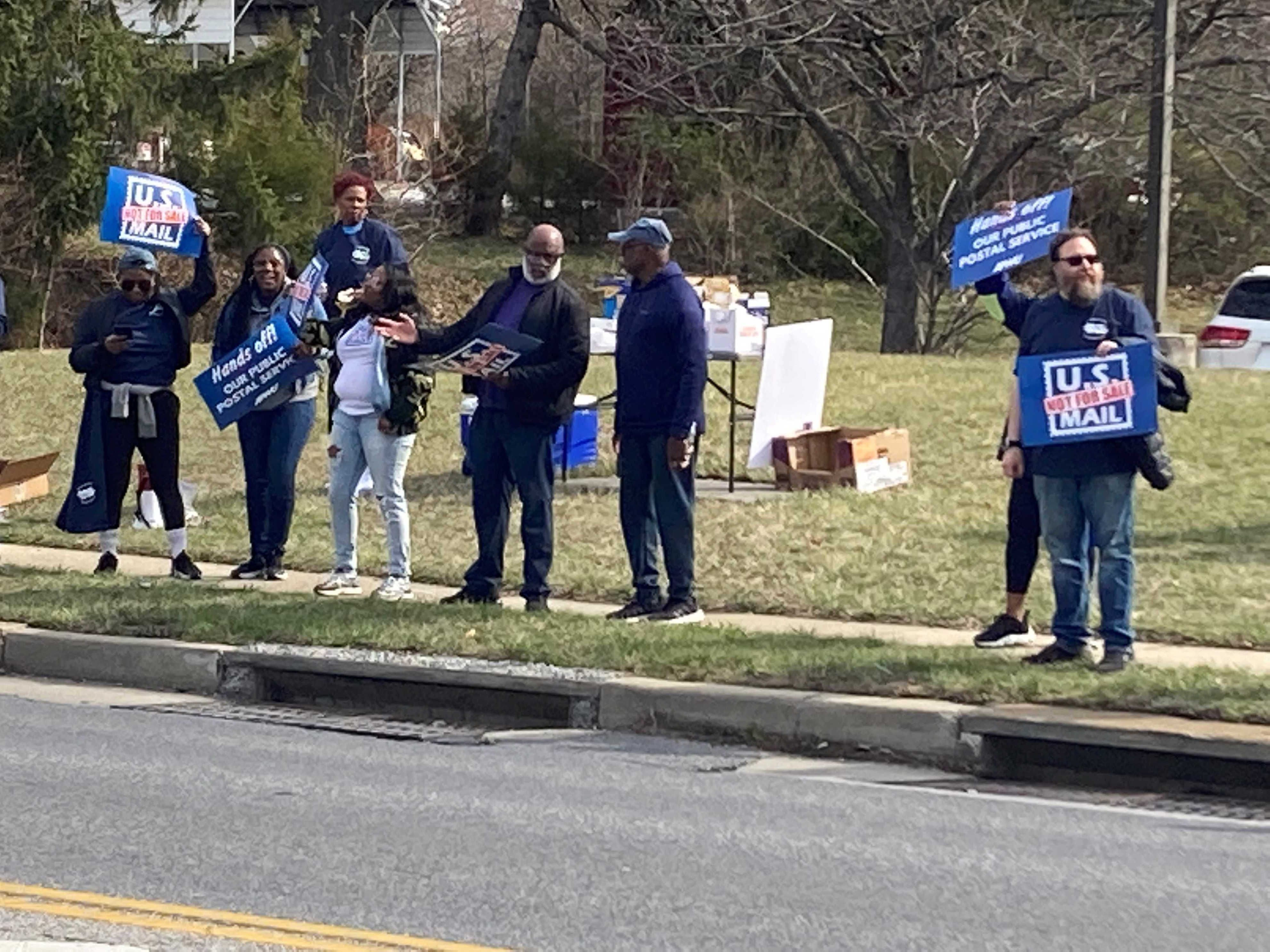 'The US Mail is not for sale': Workers protest privatization of USPS