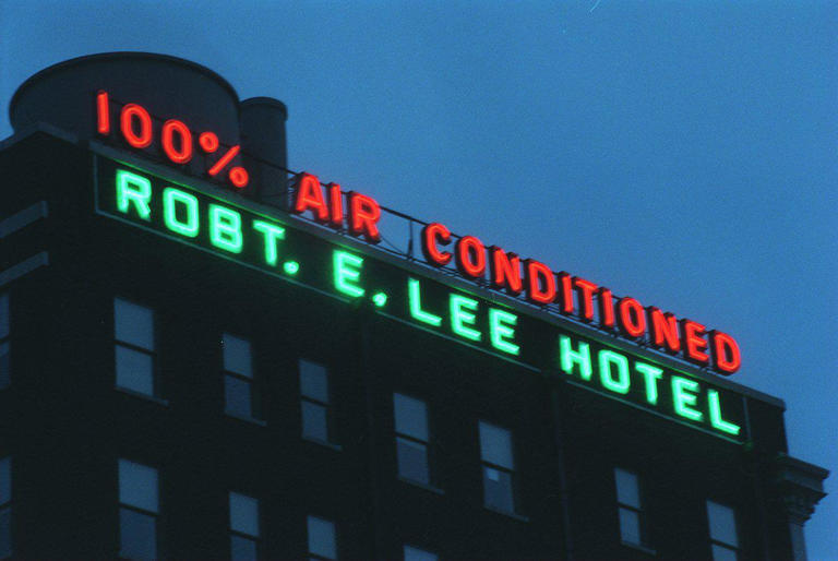 Robert E. Lee Apartments draws third bidder, raising stakes in downtown ...