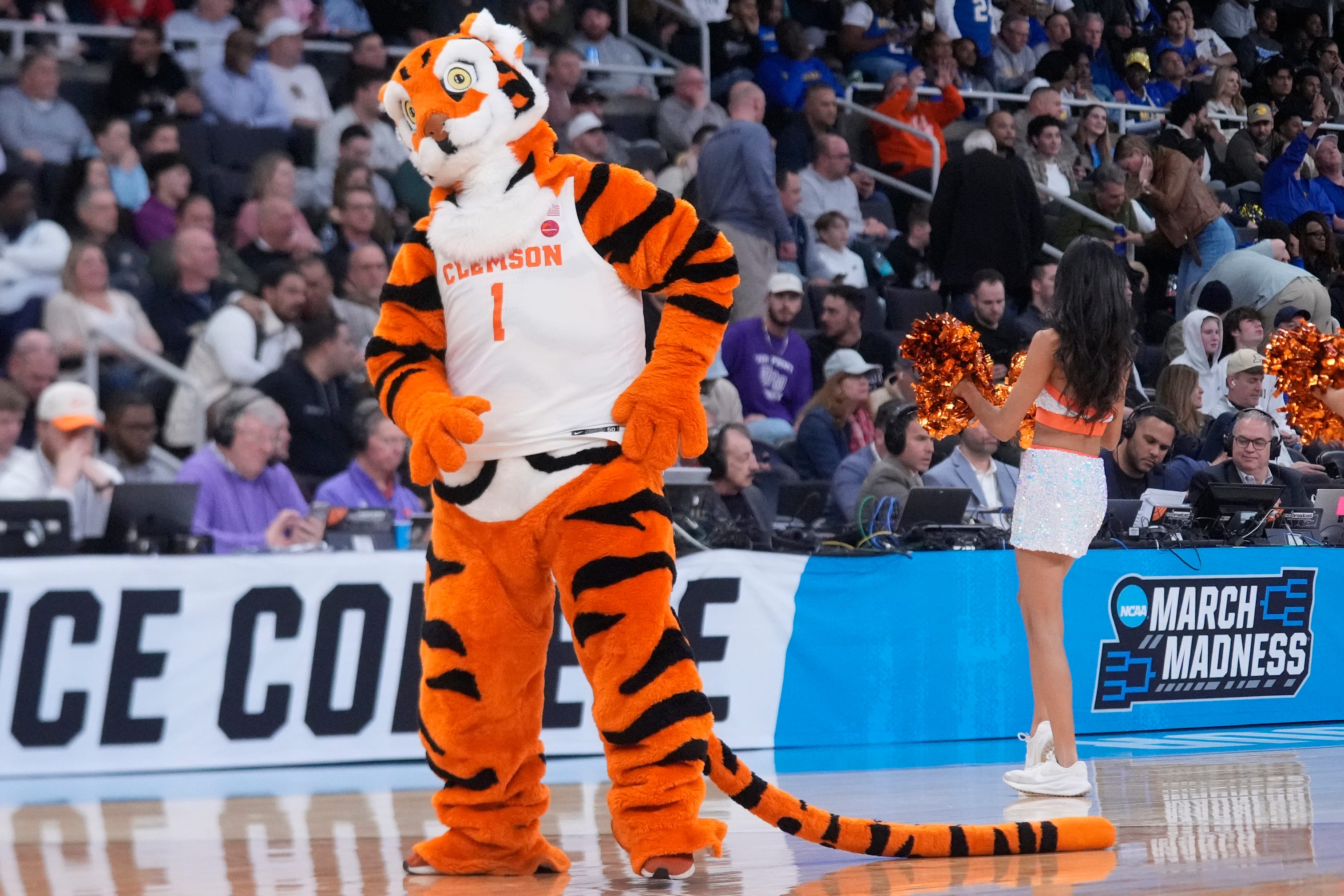 The distraught Clemson mascot turned into a hysterical March Madness meme
