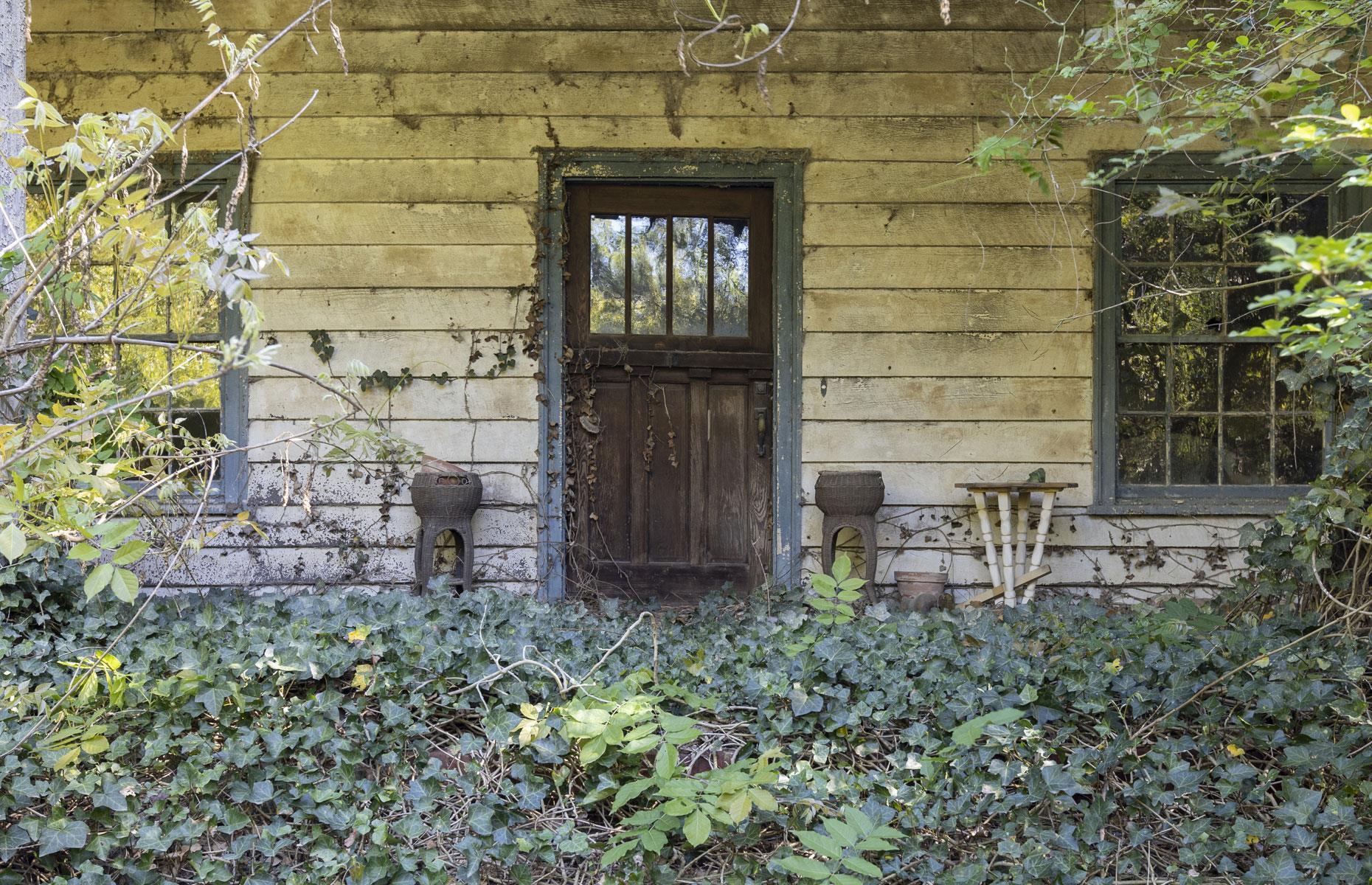 Discover The Priceless Secrets Found Inside This Abandoned House