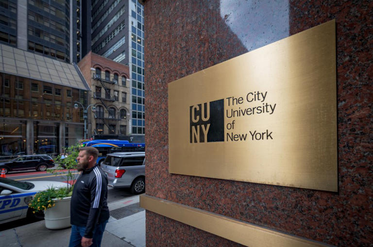 NY tuition freeze continues for another year, NY gov says