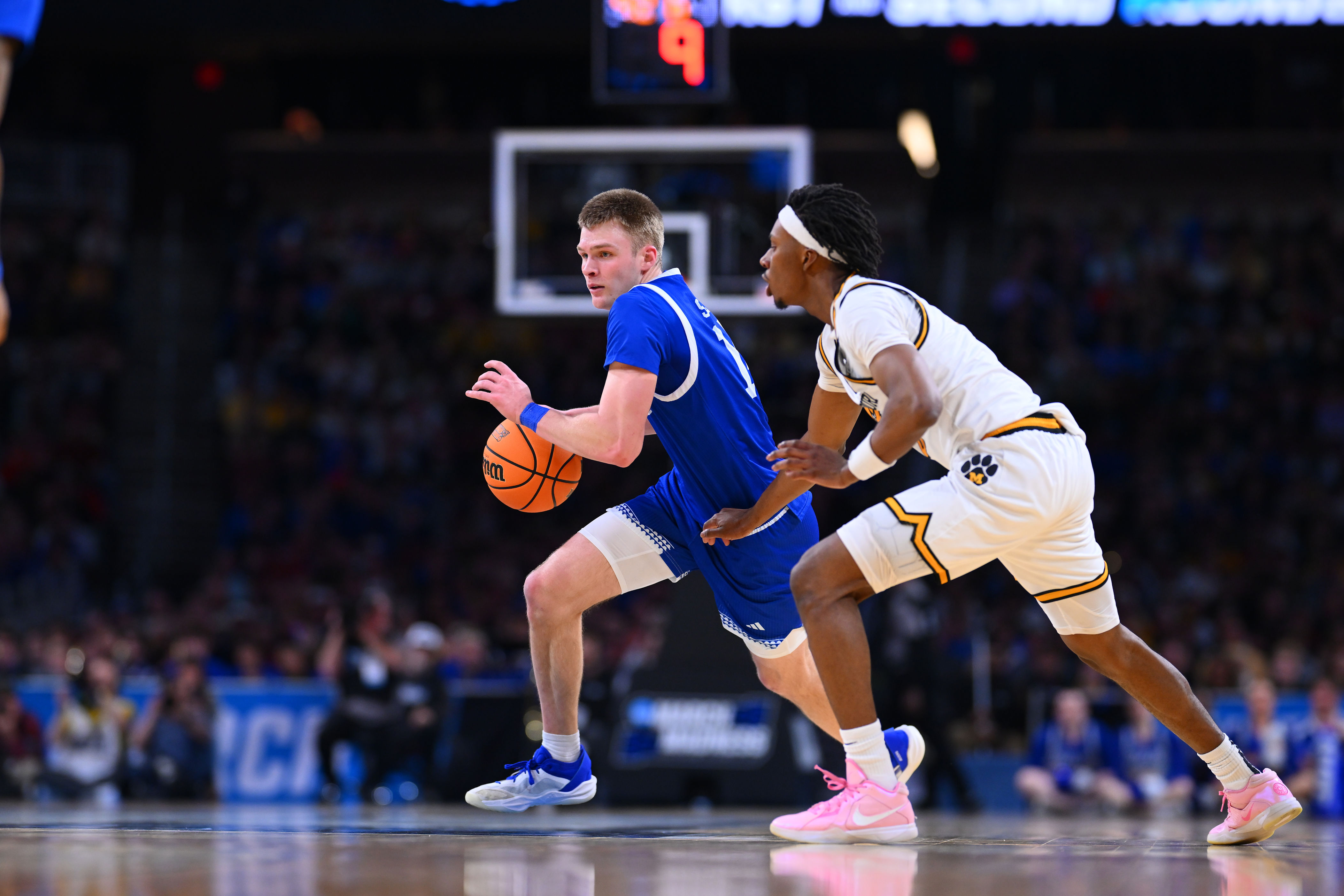 March Madness 2025: Bennett Stirtz, Drake hang on to upset Missouri for ...
