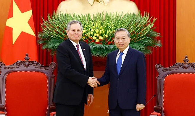 Party chief To Lam receives US Senator