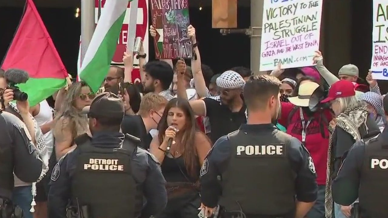 Detroit residents express frustration over controversial officer back ...