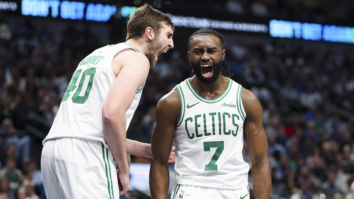 Holiday explains origins of ‘Dr. Evil pinky' 3-point celebration