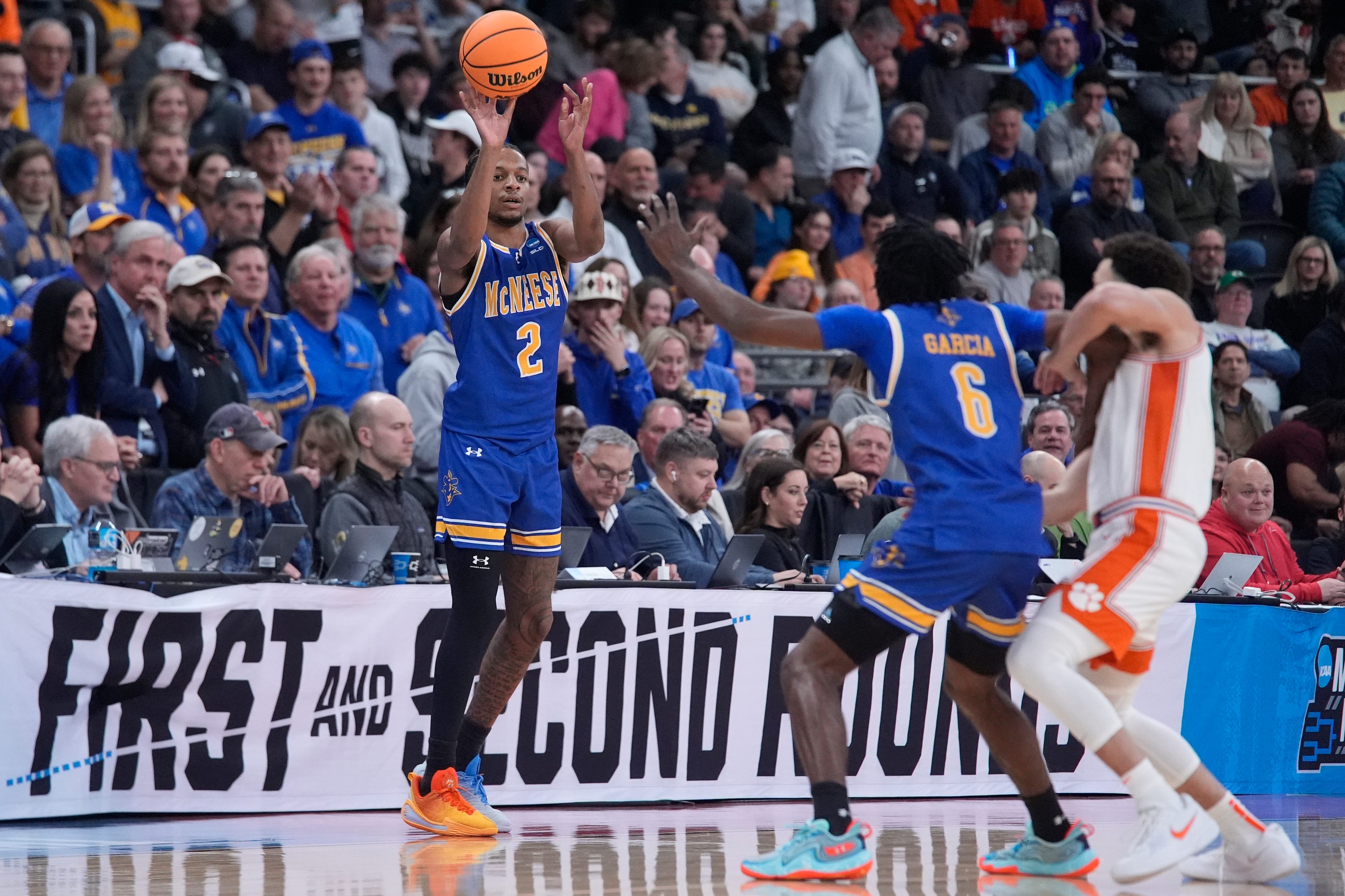 McNeese State starts strong, holds on late vs. Clemson in March Madness ...