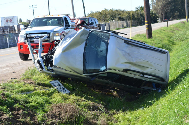 Crash on Pleasant Valley Road east of Oxnard injures 2