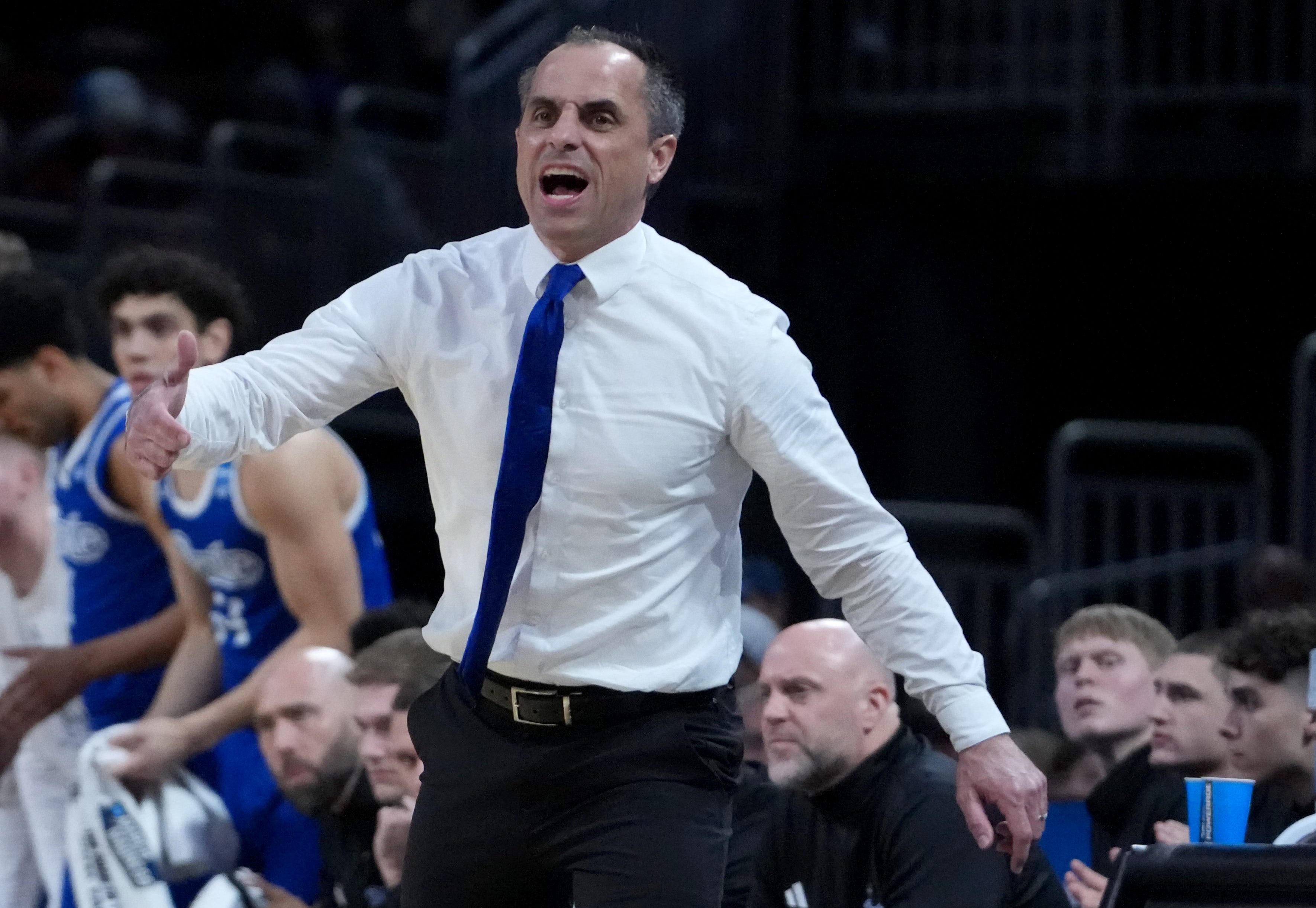 Drake fans go viral for dressing up as head coach Ben McCollum during ...