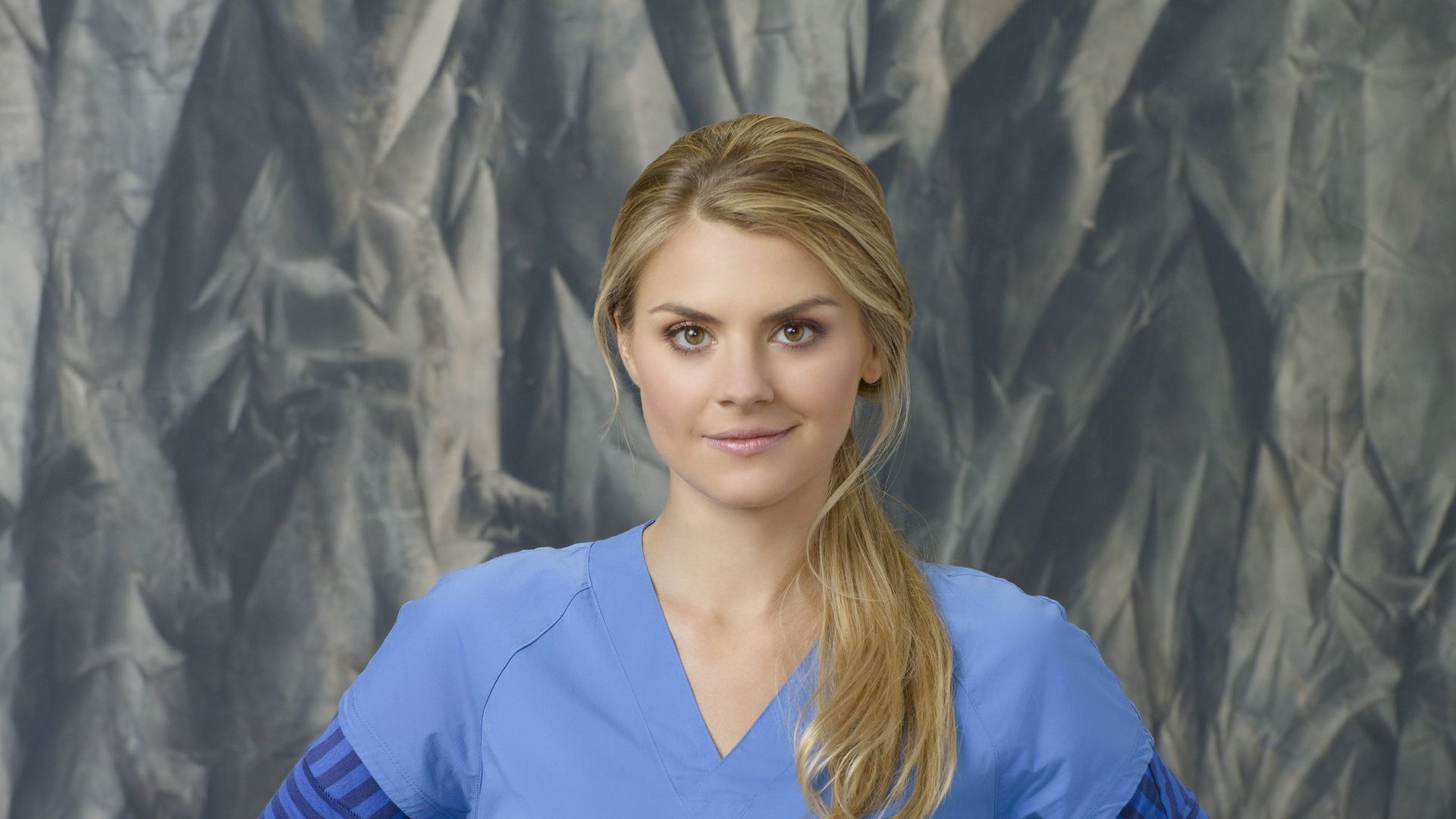 Scrubs star Eliza Coupe is unrecognizable in latest red carpet appearance