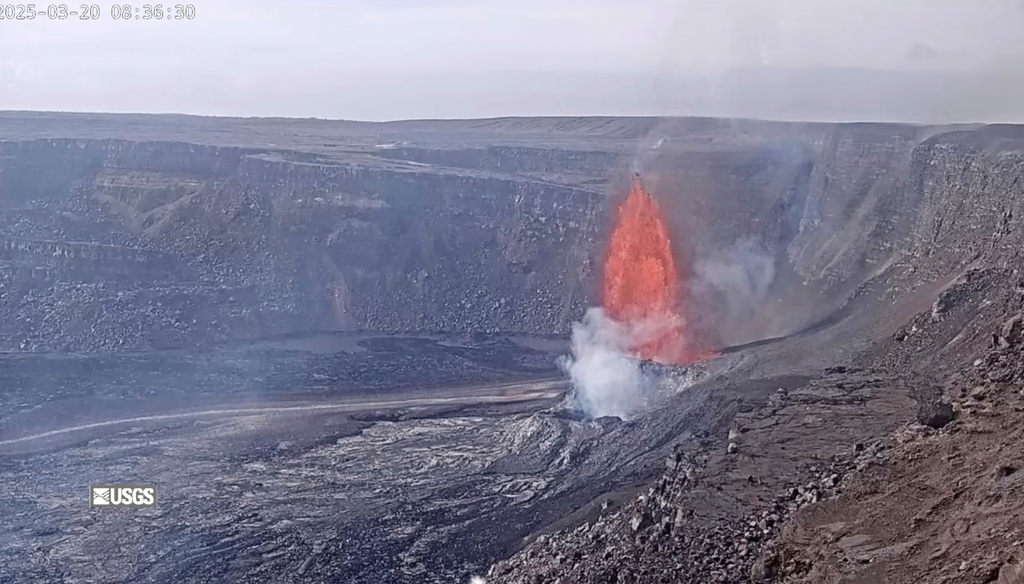 Hawaii's Kilauea volcano puts on dazzling show with lava fountains ... Hawaii's Kilauea volcano puts on dazzling show with lava fountains ...