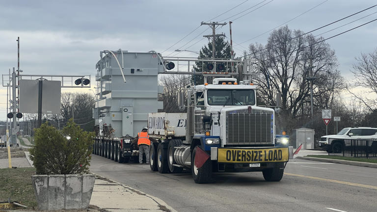 Superload weighing nearly 370K pounds to move through Greene County ...