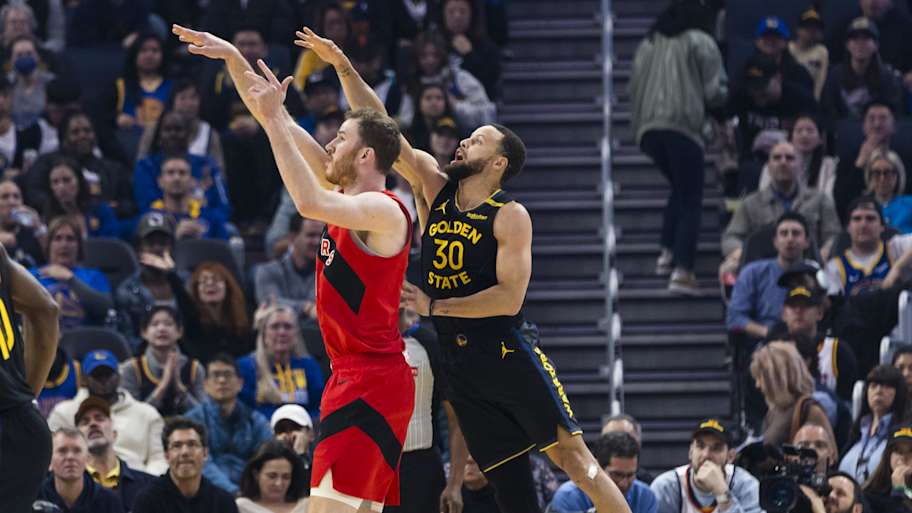 Steph Curry's Behind-The-Back Pass Went Viral In Raptors-Warriors Game