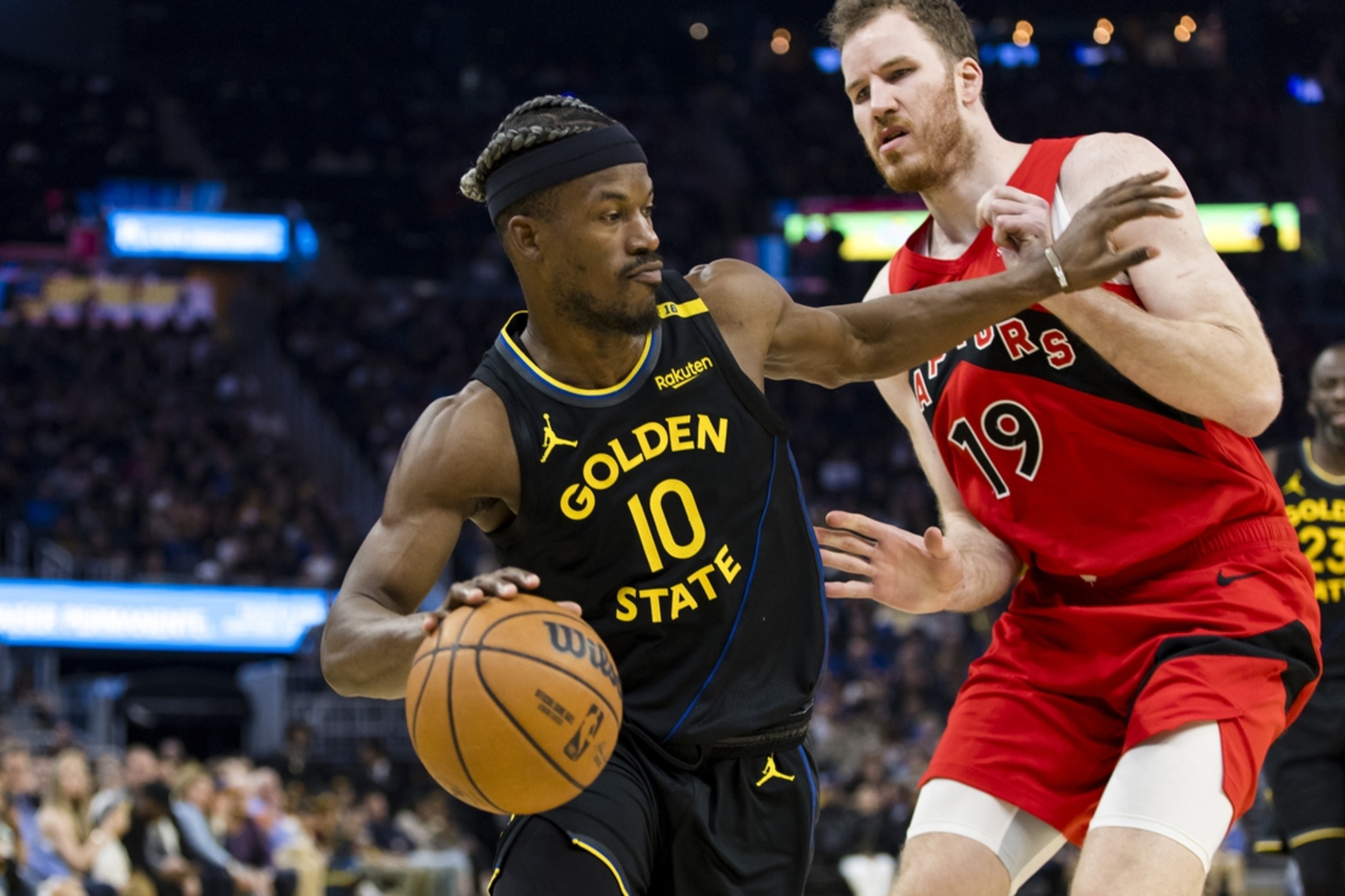 Warriors overcome Stephen Curry's injury to beat Raptors