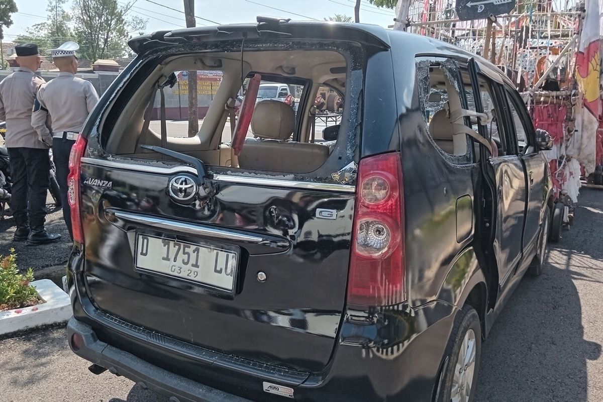 Duh, Dua Toyota Avanza Digebuki Warga Satu Desa Karena Kabin Alih ...