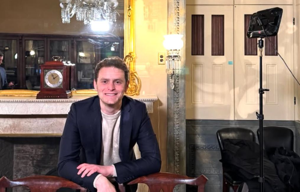 Etats-Unis : Qui est Aaron Parnas, le journaliste indépendant qui ...