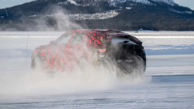 New Alfa Romeo Stelvio: First Official Look