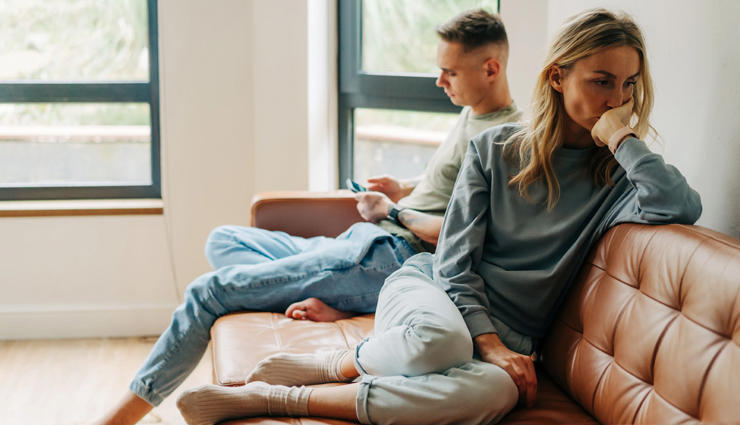 10 Signs of Being Stashed in a Relationship