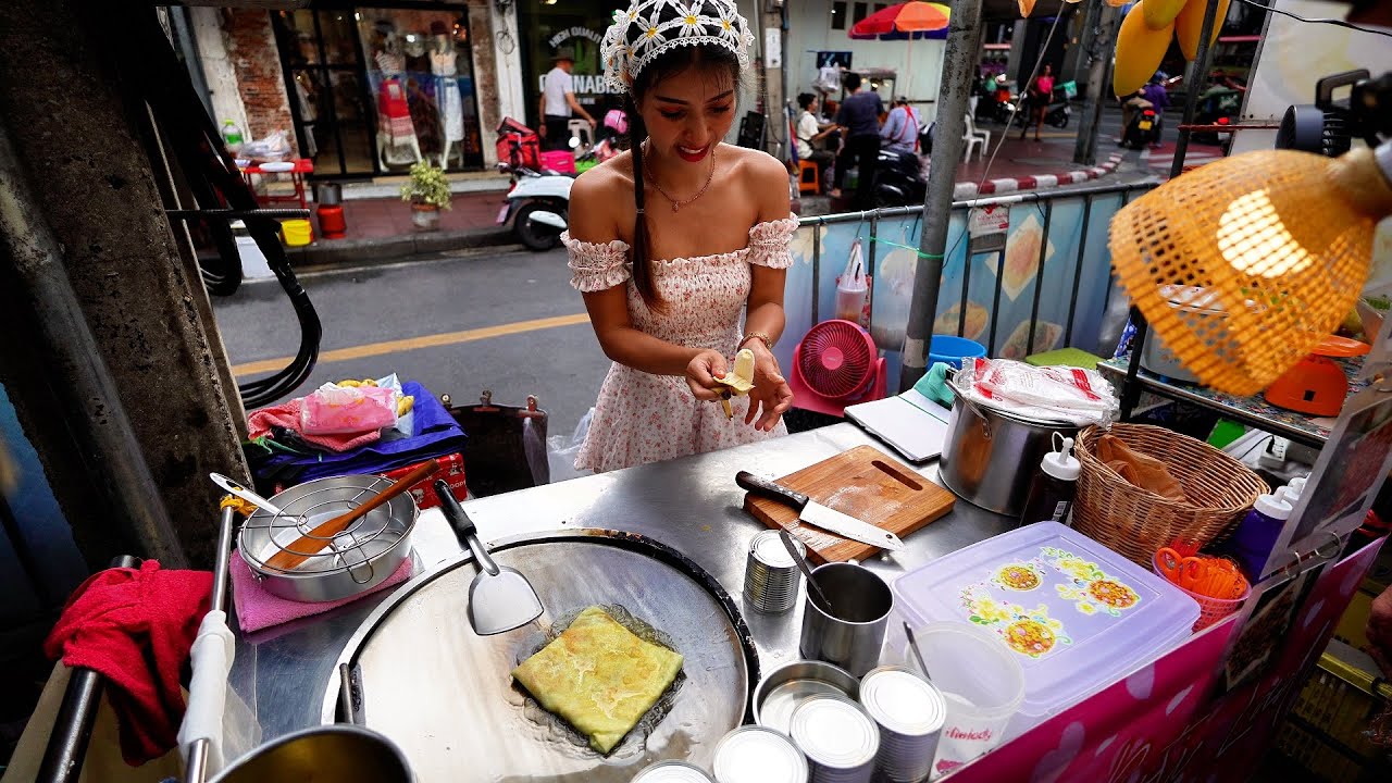 Puy Roti Lady: Bangkok's Famous Roti Seller and Thai Street Food Delight