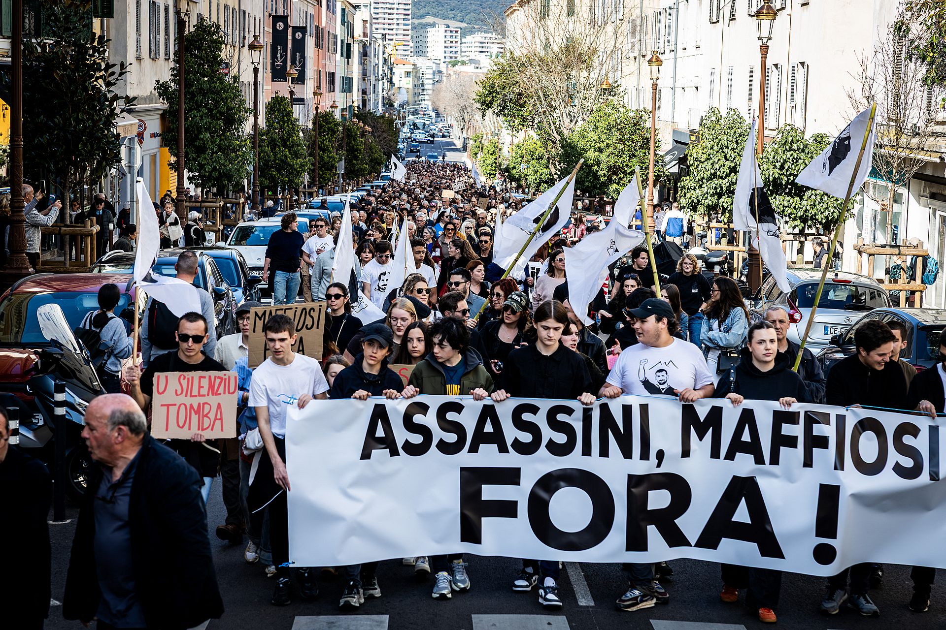En Corse, la population s’organise pour résister à la mafia