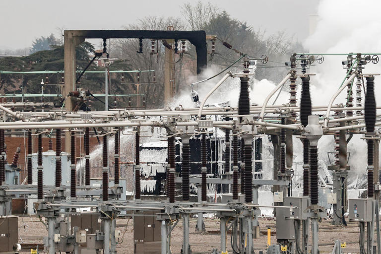 London's Heathrow Airport resumes some flights after huge power cut