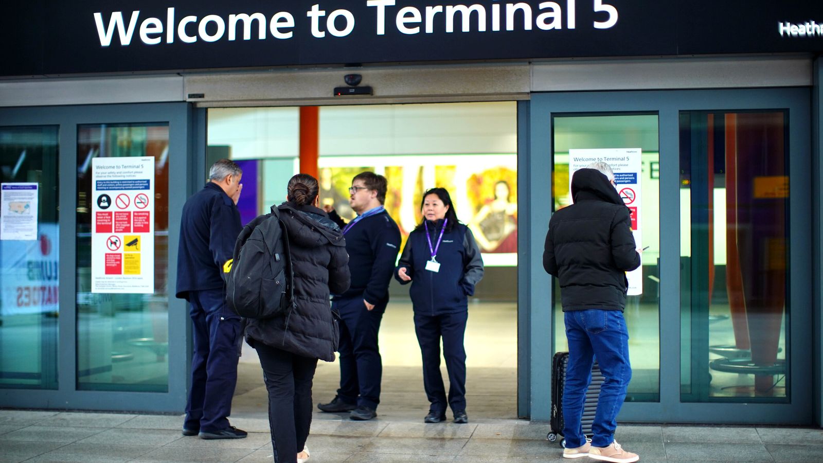 What we know about Heathrow closure as flights grounded