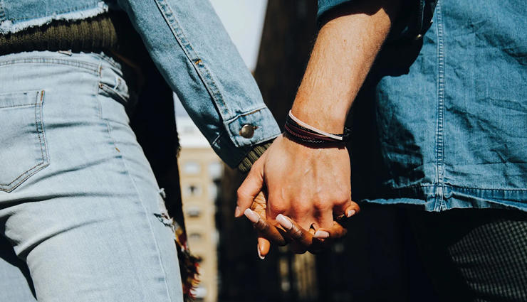 10 Signs of Being Stashed in a Relationship